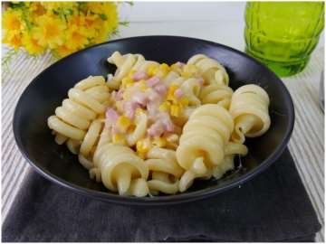 » Pasta panna e prosciutto - Ricetta Pasta panna e prosciutto di Misya